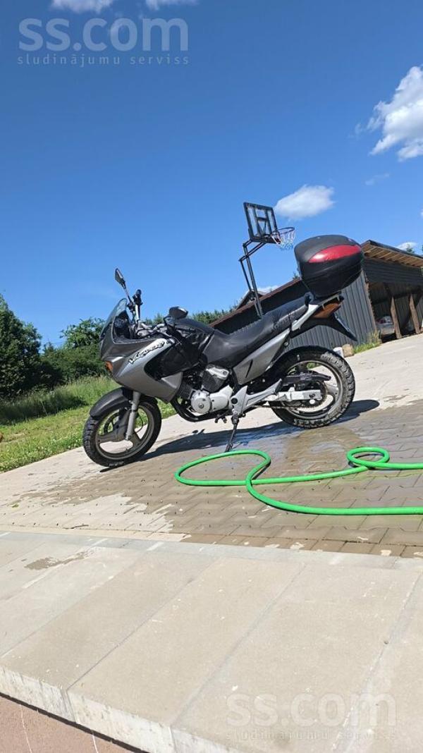 Honda Varadero 2004 Madona, ar dzinēja tilpumu 0.13 L un nobraukumu 0 tūkst. km par 2350 €, foto 3 vietnē AUTOMOTO.COM.LV