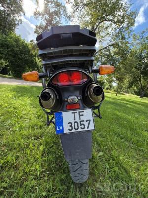 Honda Varadero 2005 Kuldīga, ar dzinēja tilpumu 1.00 L un nobraukumu 0 tūkst. km par 4500 €, foto 4 vietnē AUTOMOTO.COM.LV