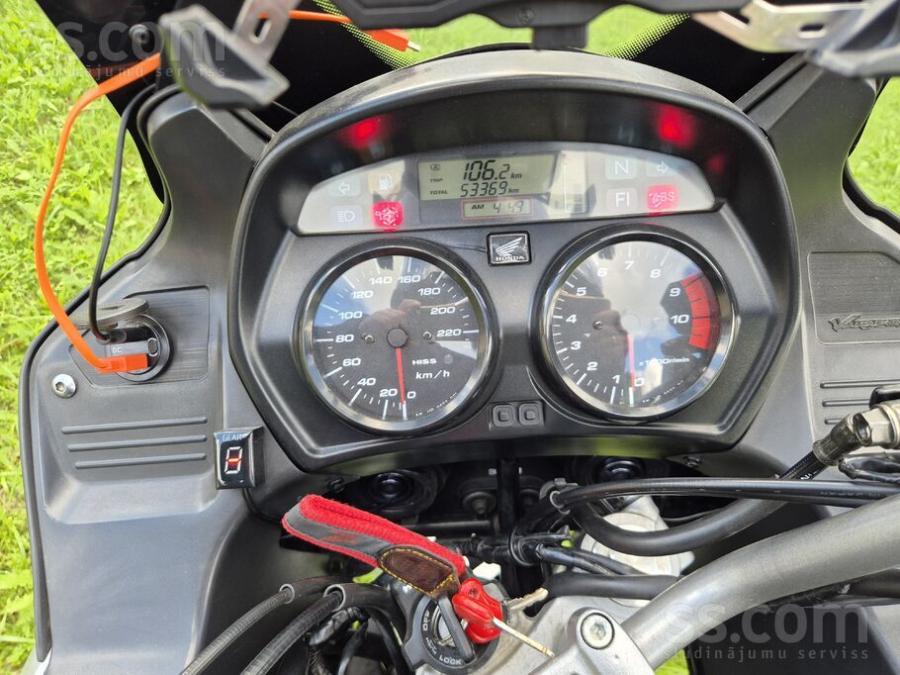 Honda Varadero 2005 Kuldīga, ar dzinēja tilpumu 1.00 L un nobraukumu 0 tūkst. km par 4500 €, foto 6 vietnē AUTOMOTO.COM.LV