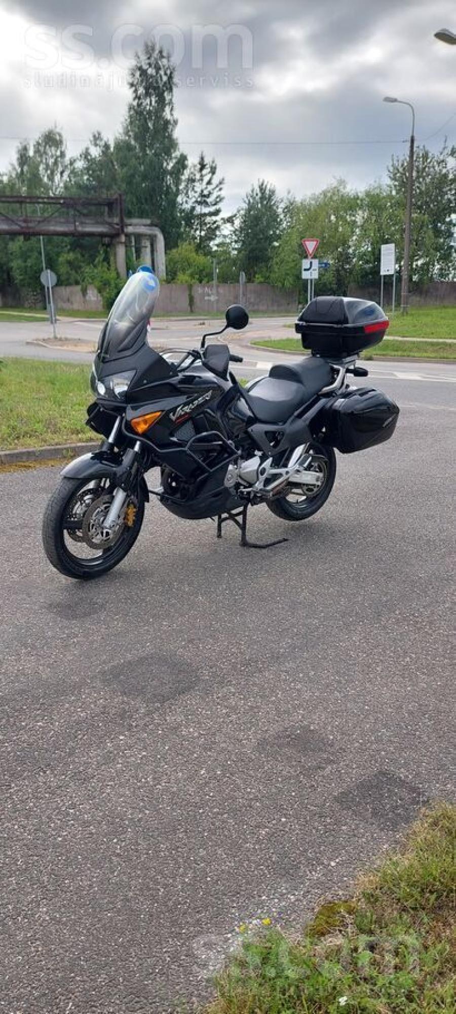 Honda Varadero 2007 in Daugavpils, with an engine capacity of 1.00 L and mileage of 0 thousand km for 3700 €, photo 2 on AUTOMOTO.COM.LV