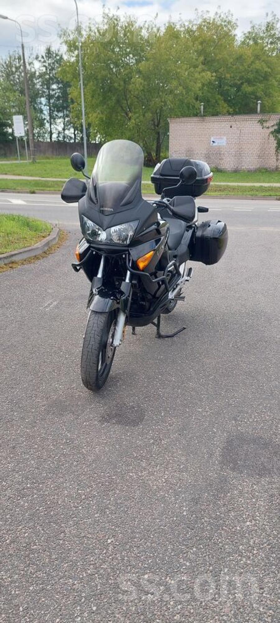 Honda Varadero 2007 in Daugavpils, with an engine capacity of 1.00 L and mileage of 0 thousand km for 3700 €, photo 4 on AUTOMOTO.COM.LV