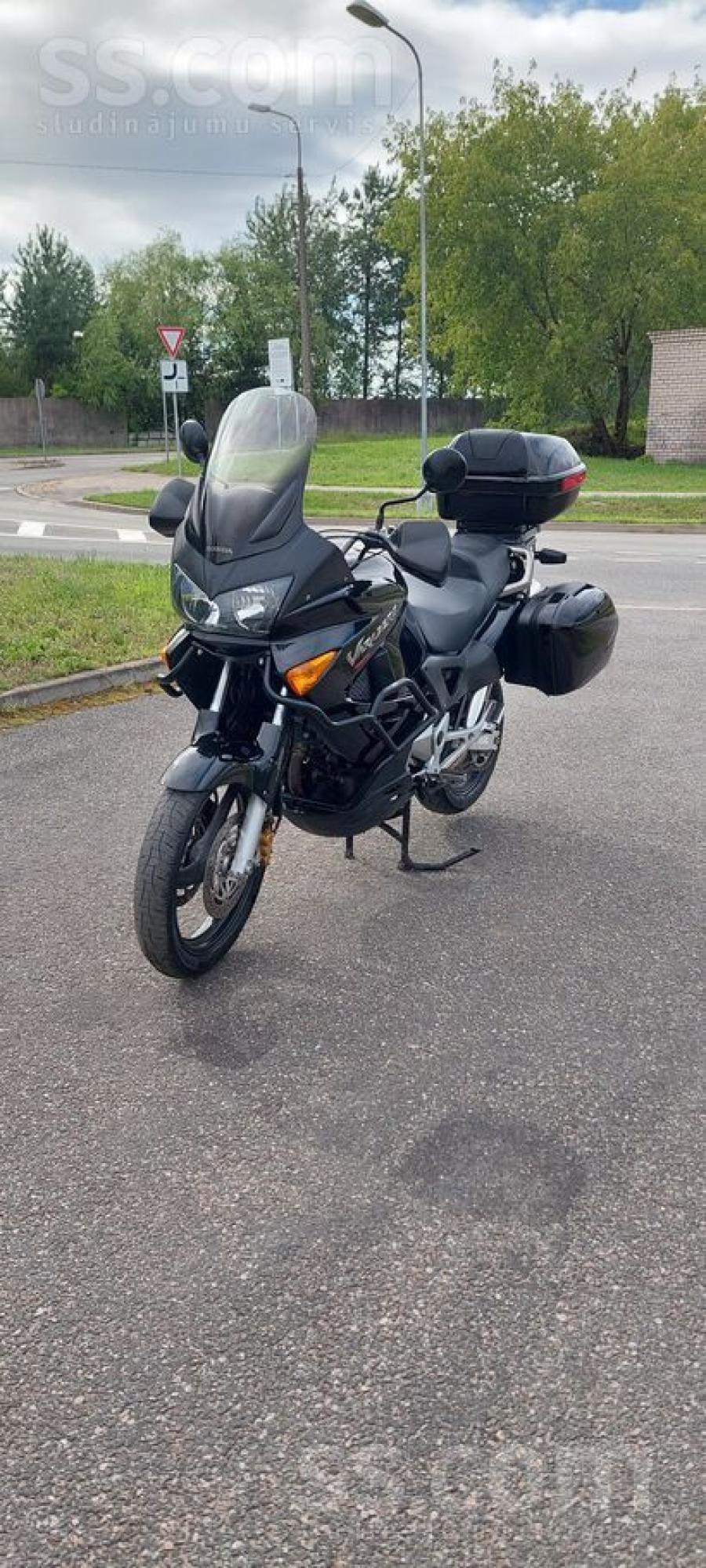 Honda Varadero 2007 in Daugavpils, with an engine capacity of 1.00 L and mileage of 0 thousand km for 3700 €, photo 9 on AUTOMOTO.COM.LV