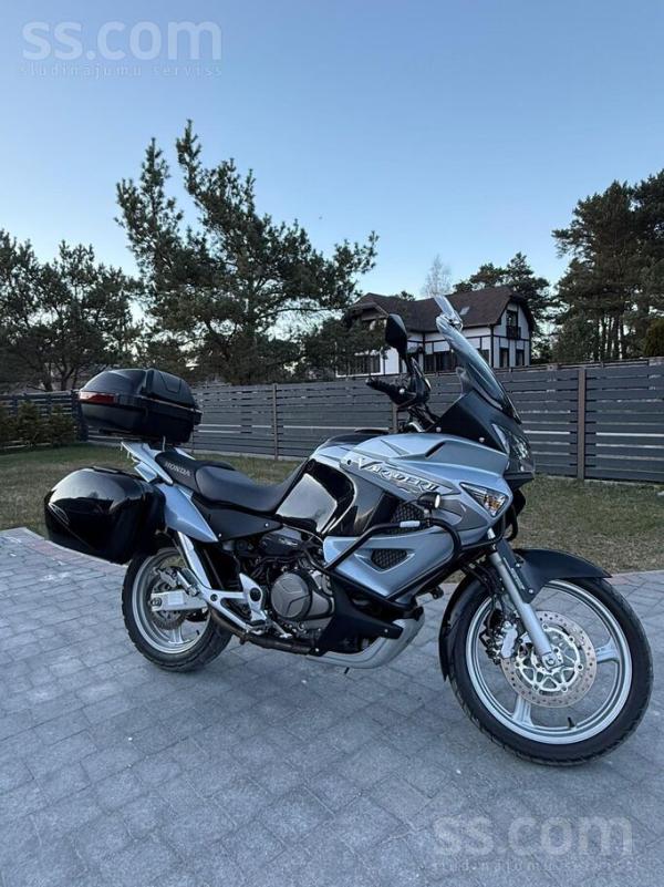 Honda Varadero 2009 Talsi, ar dzinēja tilpumu 1.00 L un nobraukumu 0 tūkst. km par 6450 €, foto 5 vietnē AUTOMOTO.COM.LV