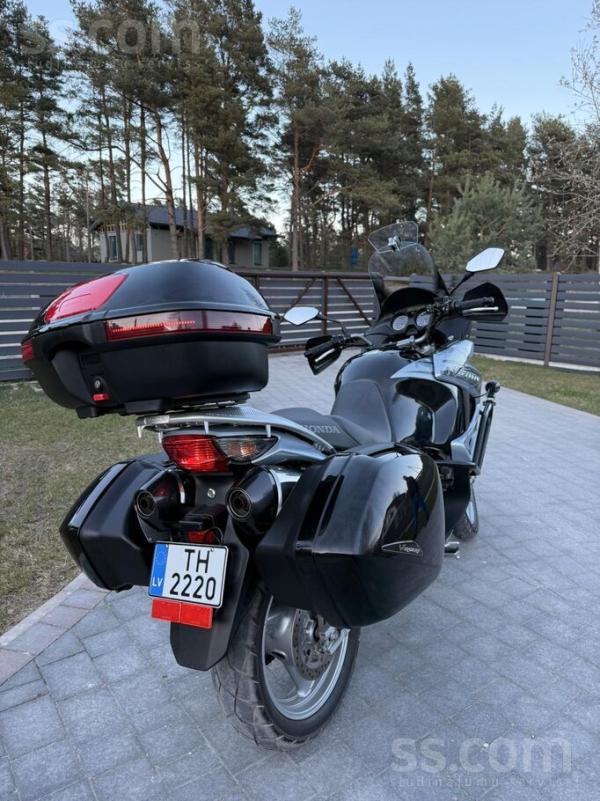 Хонда Varadero 2009 в Тукумс, объемом двигателя 1.00 л и пробегом 0 тыс. км за 6250 €, фото 6 на AUTOMOTO.COM.LV
