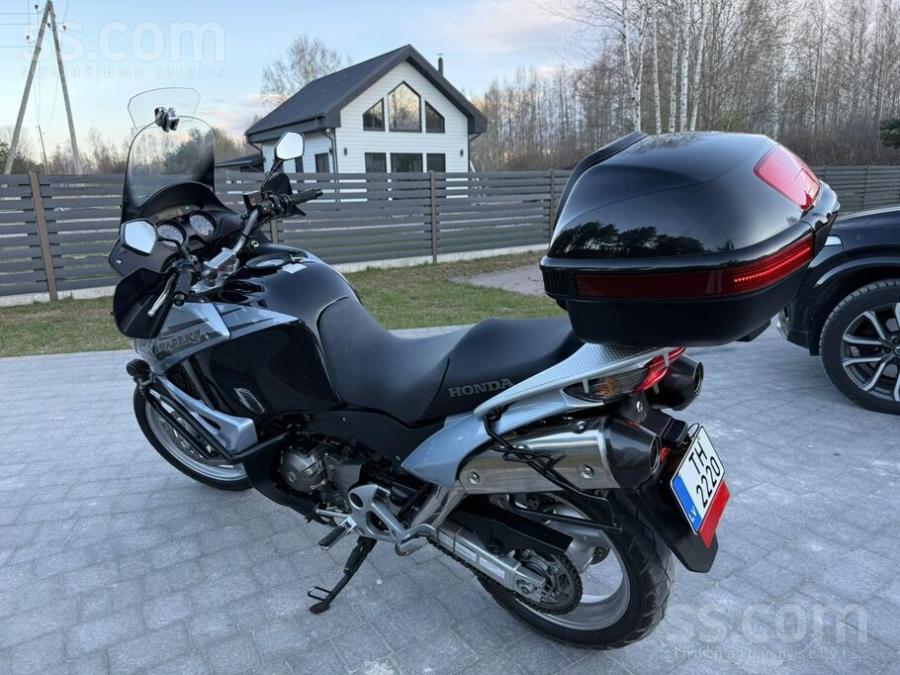 Хонда Varadero 2009 в Тукумс, объемом двигателя 1.00 л и пробегом 0 тыс. км за 6250 €, фото 8 на AUTOMOTO.COM.LV