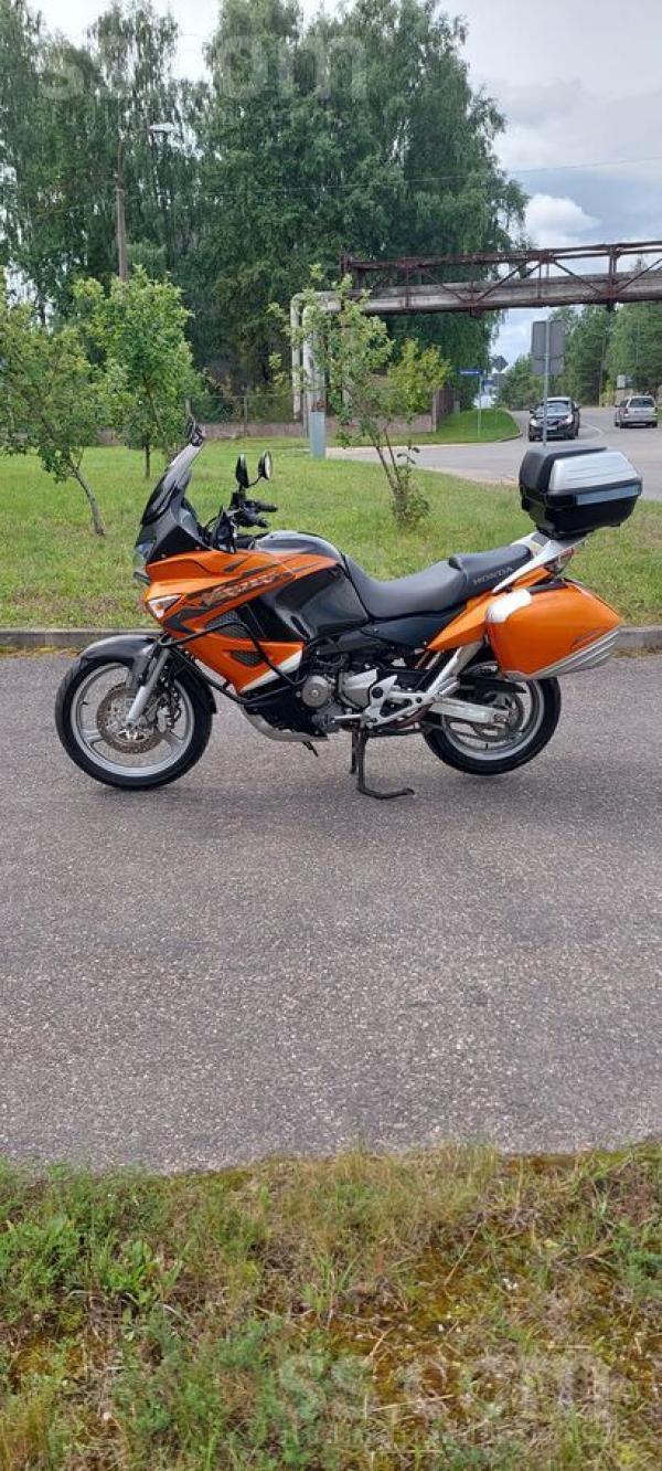 Honda Varadero 2009 Daugavpils, ar dzinēja tilpumu 1.00 L un nobraukumu 0 tūkst. km par 4300 €, foto 4 vietnē AUTOMOTO.COM.LV