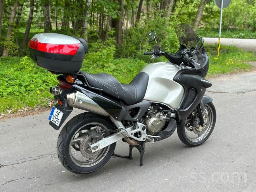 Хонда Varadero XL 1999 в Рига, объемом двигателя 1.00 л и пробегом 0 тыс. км за 2600 €, фото 4 на AUTOMOTO.COM.LV