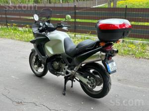 Хонда Varadero XL 1999 в Рига, объемом двигателя 1.00 л и пробегом 0 тыс. км за 2600 €, фото 5 на AUTOMOTO.COM.LV