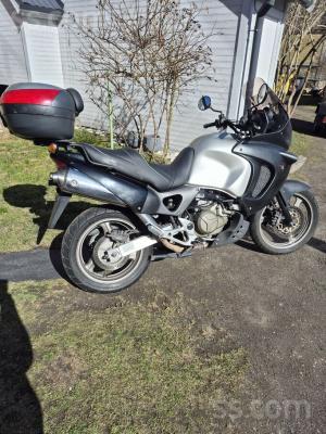 Honda Varadero XL 2000 Liepāja, ar dzinēja tilpumu 1.00 L un nobraukumu 0 tūkst. km par 1599 €, foto 4 vietnē AUTOMOTO.COM.LV