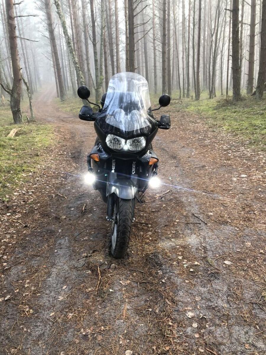Honda Varadero XL 2000 Liepāja, ar dzinēja tilpumu 1.00 L un nobraukumu 0 tūkst. km par 3000 €, foto 3 vietnē AUTOMOTO.COM.LV