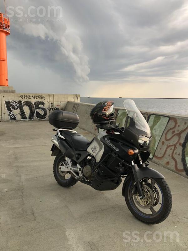 Honda Varadero XL 2000 Liepāja, ar dzinēja tilpumu 1.00 L un nobraukumu 0 tūkst. km par 3000 €, foto 3 vietnē AUTOMOTO.COM.LV