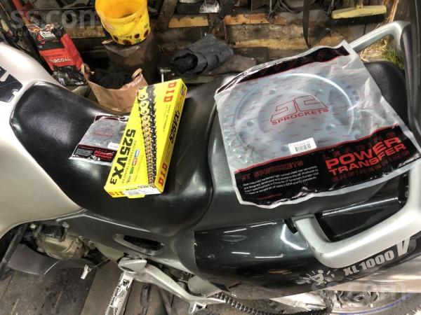 Honda Varadero XL 2000 Liepāja, ar dzinēja tilpumu 1.00 L un nobraukumu 0 tūkst. km par 3000 €, foto 9 vietnē AUTOMOTO.COM.LV