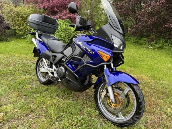 Хонда Varadero XL 2003 в Екабпилс, объемом двигателя 1.00 л и пробегом 0 тыс. км за 4450 €, фото 2 на AUTOMOTO.COM.LV