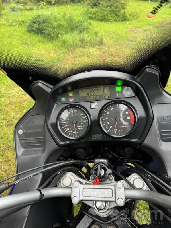 Хонда Varadero XL 2003 в Екабпилс, объемом двигателя 1.00 л и пробегом 0 тыс. км за 4450 €, фото 6 на AUTOMOTO.COM.LV