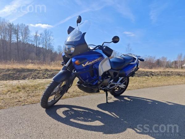 Хонда Varadero XL 2003 в Рига, объемом двигателя 1.00 л и пробегом 0 тыс. км за 2495 €, фото 3 на AUTOMOTO.COM.LV