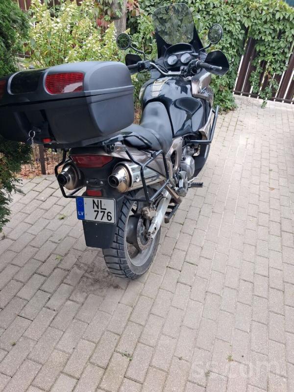 Хонда Varadero XL 2003 в Екабпилс, объемом двигателя 1.00 л и пробегом 0 тыс. км за 3100 €, фото 1 на AUTOMOTO.COM.LV