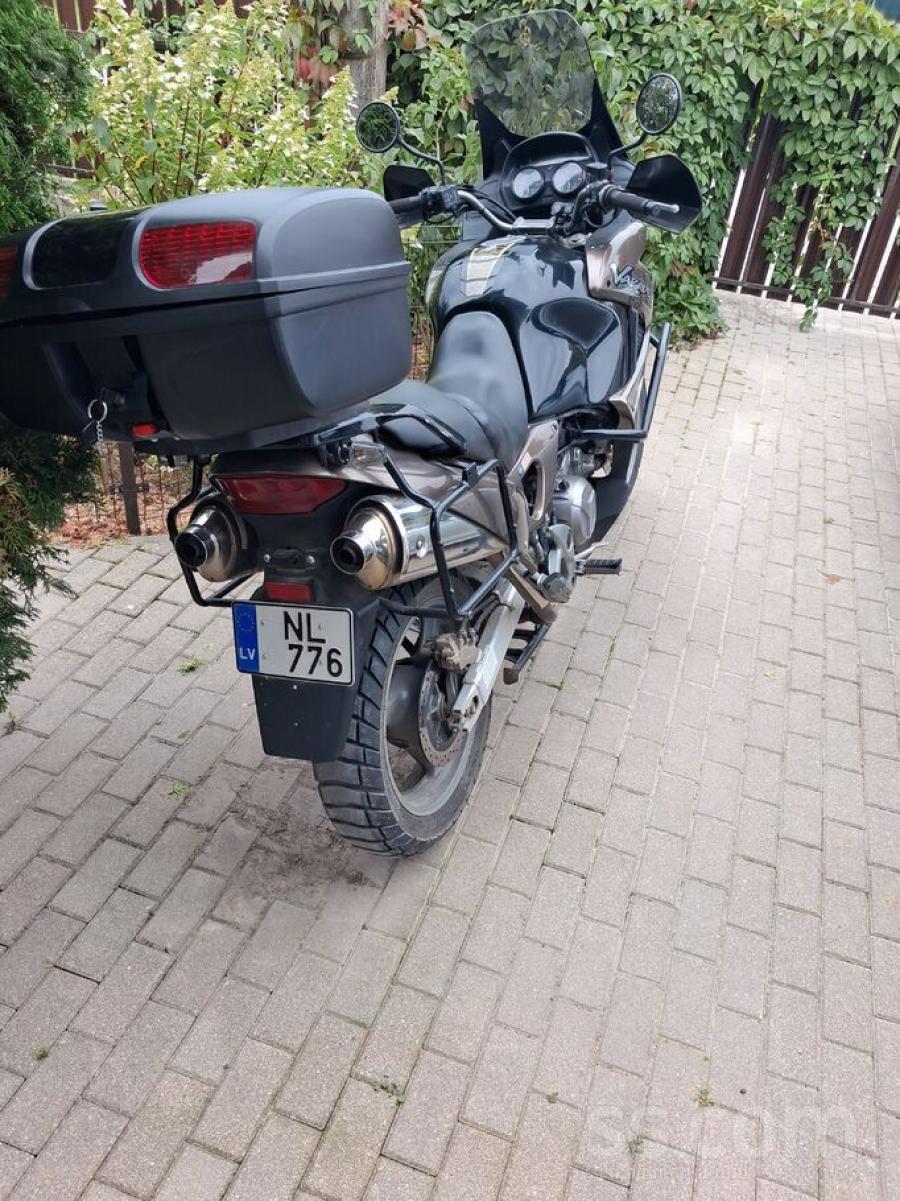 Хонда Varadero XL 2003 в Екабпилс, объемом двигателя 1.00 л и пробегом 0 тыс. км за 3100 €, фото 1 на AUTOMOTO.COM.LV
