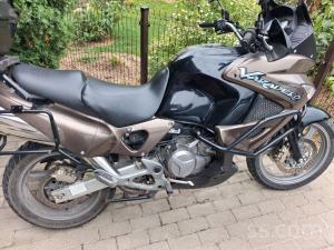 Хонда Varadero XL 2003 в Екабпилс, объемом двигателя 1.00 л и пробегом 0 тыс. км за 3100 €, фото 3 на AUTOMOTO.COM.LV