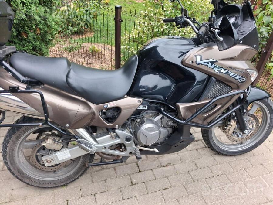 Хонда Varadero XL 2003 в Екабпилс, объемом двигателя 1.00 л и пробегом 0 тыс. км за 3100 €, фото 3 на AUTOMOTO.COM.LV