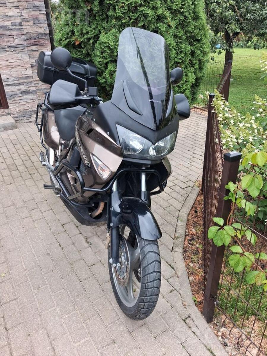 Хонда Varadero XL 2003 в Екабпилс, объемом двигателя 1.00 л и пробегом 0 тыс. км за 3100 €, фото 4 на AUTOMOTO.COM.LV
