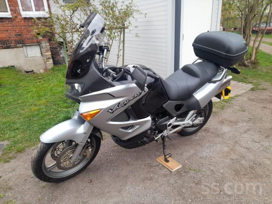 Honda Varadero XL 2004 Liepāja, ar dzinēja tilpumu 1.00 L un nobraukumu 0 tūkst. km par 3749 €, foto 1 vietnē AUTOMOTO.COM.LV