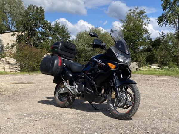 Honda Varadero XL 2004 in Preili, with an engine capacity of 1.00 L and mileage of 0 thousand km for 2800 €, photo 3 on AUTOMOTO.COM.LV