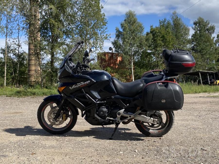 Honda Varadero XL 2004 in Preili, with an engine capacity of 1.00 L and mileage of 0 thousand km for 2800 €, photo 5 on AUTOMOTO.COM.LV