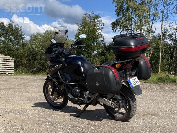 Honda Varadero XL 2004 in Preili, with an engine capacity of 1.00 L and mileage of 0 thousand km for 2800 €, photo 6 on AUTOMOTO.COM.LV