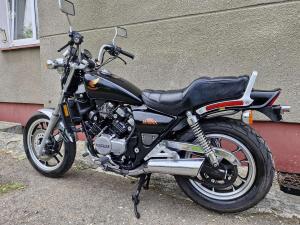 Black Honda VF 1985 in Kaunas, with an engine capacity of 0.50 L and mileage of 8 thousand km for 1550 €, photo 4 on AUTOMOTO.COM.LV