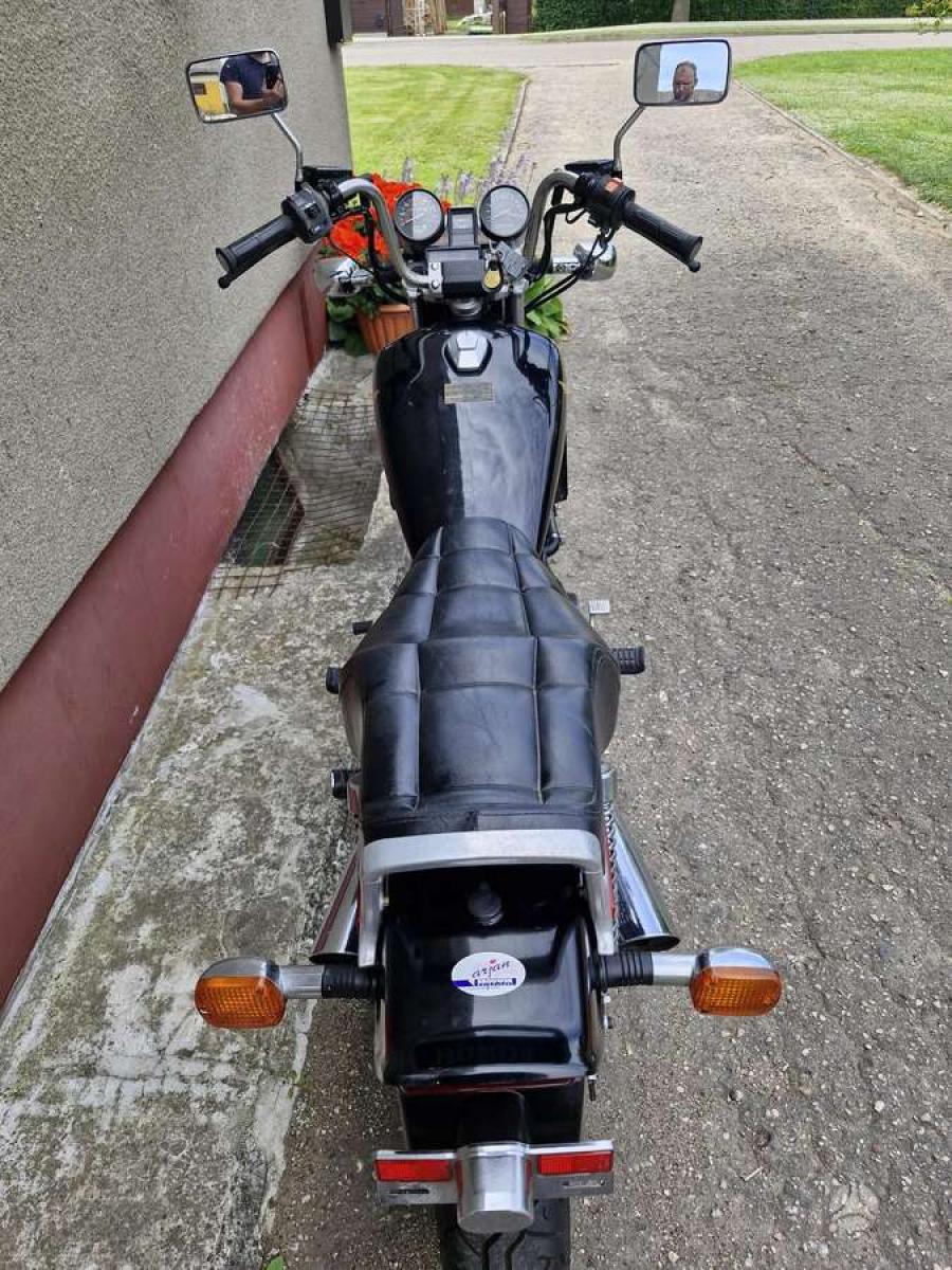 Black Honda VF 1985 in Kaunas, with an engine capacity of 0.50 L and mileage of 8 thousand km for 1550 €, photo 10 on AUTOMOTO.COM.LV