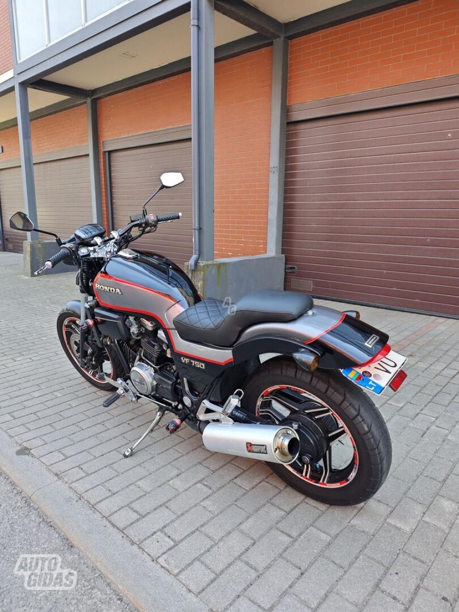 Melns Honda VF 1986 Klaipėda, ar dzinēja tilpumu 0.75 L un nobraukumu 5 tūkst. km par 2000 €, foto 1 vietnē AUTOMOTO.COM.LV
