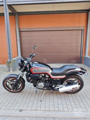 Melns Honda VF 1986 Klaipėda, ar dzinēja tilpumu 0.75 L un nobraukumu 5 tūkst. km par 2000 €, foto 3 vietnē AUTOMOTO.COM.LV