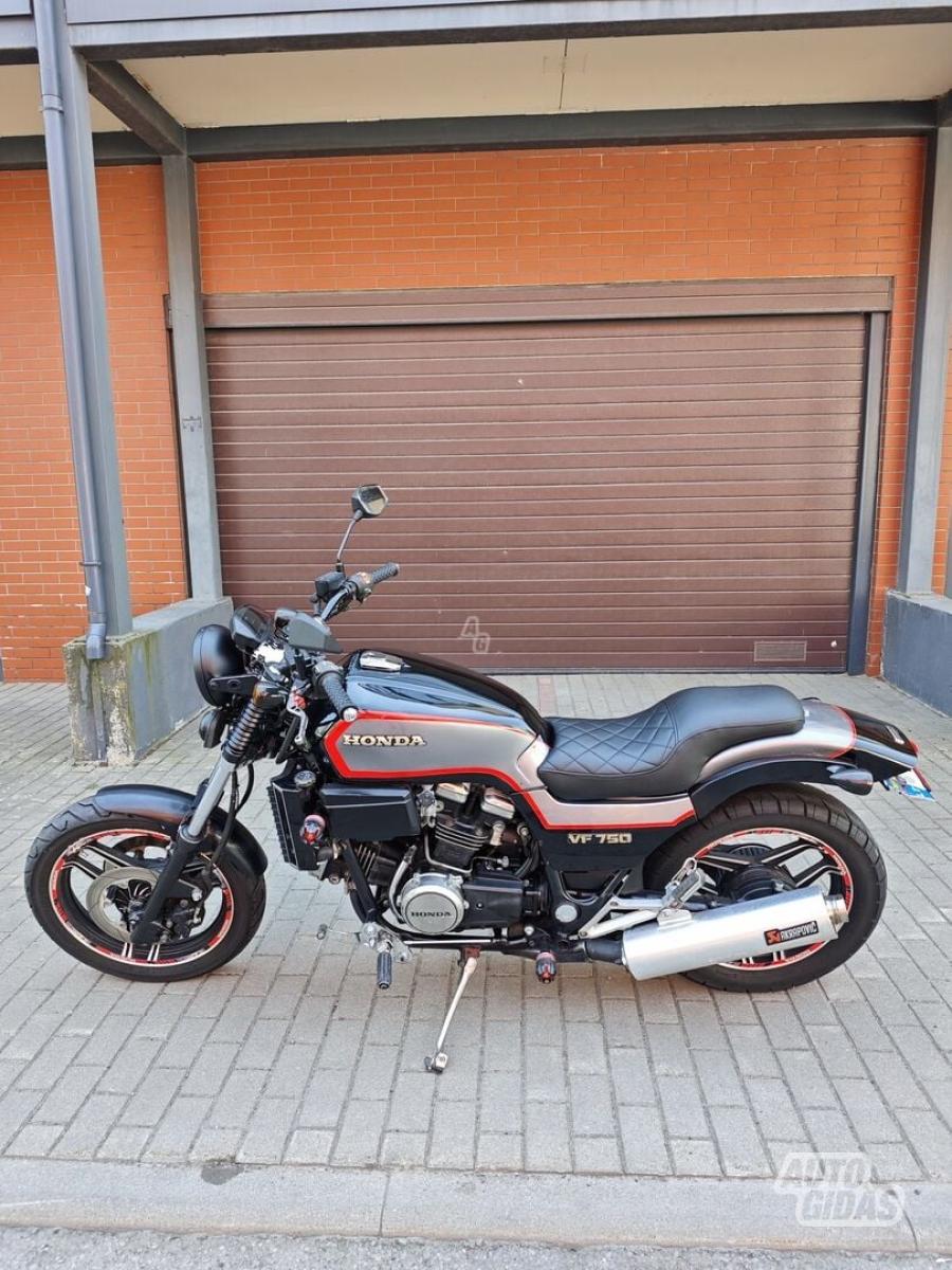 Melns Honda VF 1986 Klaipėda, ar dzinēja tilpumu 0.75 L un nobraukumu 5 tūkst. km par 2000 €, foto 3 vietnē AUTOMOTO.COM.LV