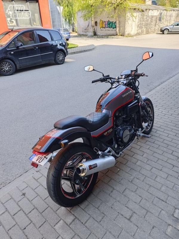 Black Honda VF 1986 in Klaipeda, with an engine capacity of 0.75 L and mileage of 5 thousand km for 2000 €, photo 3 on AUTOMOTO.COM.LV