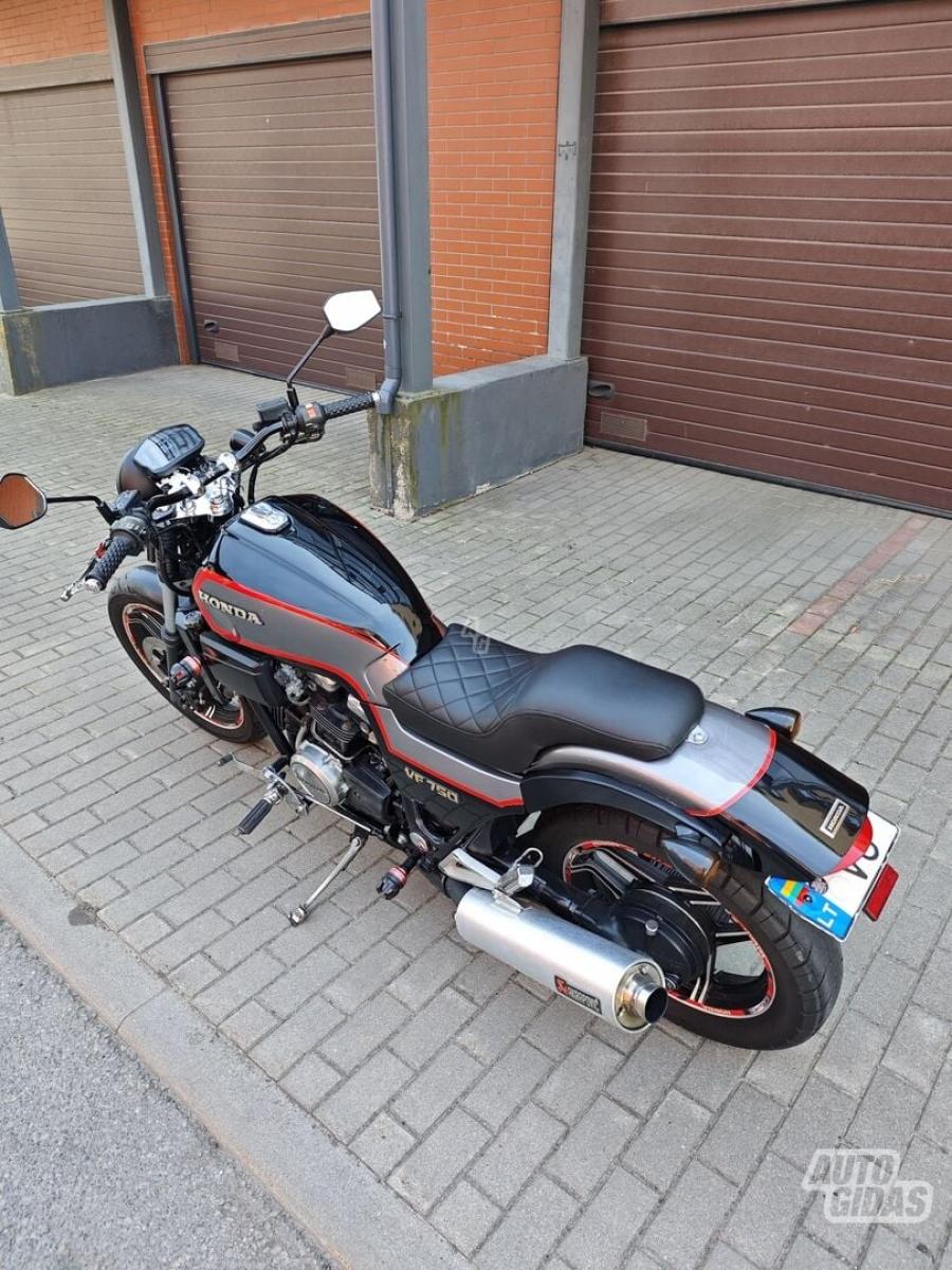 Melns Honda VF 1986 Klaipėda, ar dzinēja tilpumu 0.75 L un nobraukumu 5 tūkst. km par 2000 €, foto 5 vietnē AUTOMOTO.COM.LV