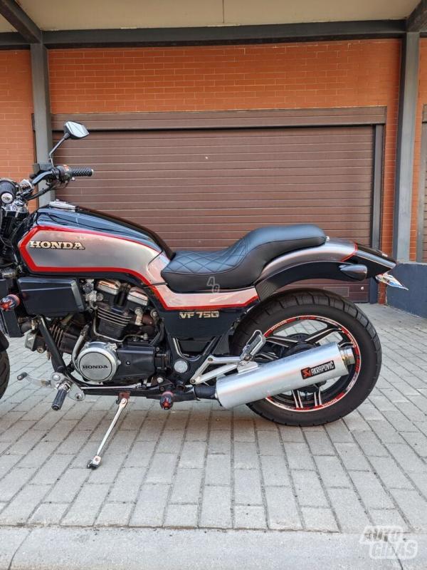 Black Honda VF 1986 in Klaipeda, with an engine capacity of 0.75 L and mileage of 5 thousand km for 2000 €, photo 5 on AUTOMOTO.COM.LV