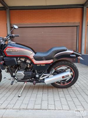 Melns Honda VF 1986 Klaipėda, ar dzinēja tilpumu 0.75 L un nobraukumu 5 tūkst. km par 2000 €, foto 6 vietnē AUTOMOTO.COM.LV