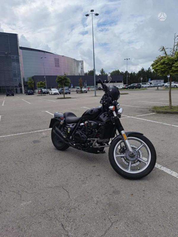Black Honda VF 1987 in Panevezys, with an engine capacity of 0.70 L and mileage of 17 thousand km for 2800 €, photo 2 on AUTOMOTO.COM.LV