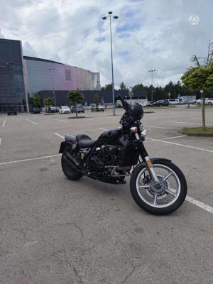 Black Honda VF 1987 in Panevezys, with an engine capacity of 0.70 L and mileage of 17 thousand km for 2800 €, photo 3 on AUTOMOTO.COM.LV