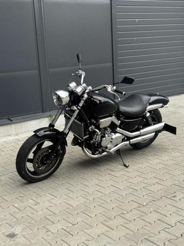 Black Honda VF 1994 in Klaipeda, with an engine capacity of 0.75 L and mileage of 21 thousand km for 2999 €, photo 5 on AUTOMOTO.COM.LV