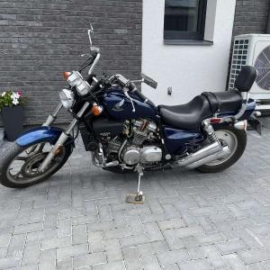 Honda VF 1987 in Vilnius, with an engine capacity of 0.75 L and mileage of 36 thousand km for 2999 €, photo 3 on AUTOMOTO.COM.LV