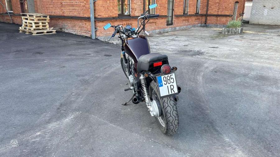 Red Honda VF 1985 in Kaunas, with an engine capacity of 1.10 L and mileage of 45 thousand km for 1450 €, photo 6 on AUTOMOTO.COM.LV