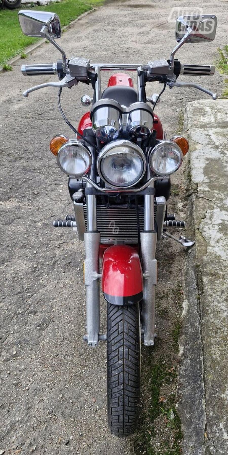 Red Honda VF 1987 in Kaunas, with an engine capacity of 0.75 L and mileage of 10 thousand km for 2250 €, photo 7 on AUTOMOTO.COM.LV