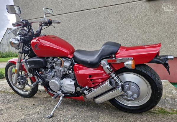 Red Honda VF 1987 in Kaunas, with an engine capacity of 0.75 L and mileage of 10 thousand km for 2250 €, photo 9 on AUTOMOTO.COM.LV