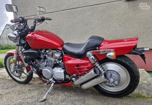 Red Honda VF 1987 in Kaunas, with an engine capacity of 0.75 L and mileage of 10 thousand km for 2250 €, photo 9 on AUTOMOTO.COM.LV