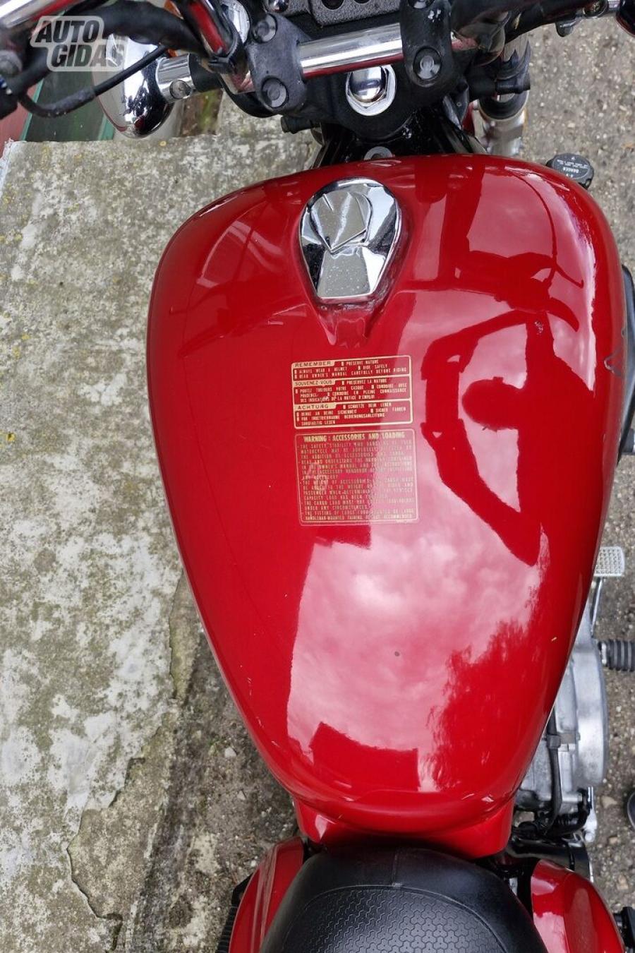 Red Honda VF 1987 in Kaunas, with an engine capacity of 0.75 L and mileage of 10 thousand km for 2250 €, photo 11 on AUTOMOTO.COM.LV