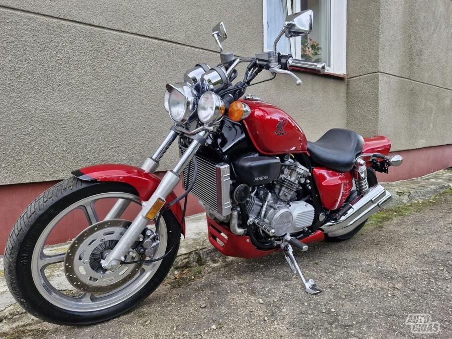 Red Honda VF 1987 in Kaunas, with an engine capacity of 0.75 L and mileage of 10 thousand km for 2250 €, photo 12 on AUTOMOTO.COM.LV
