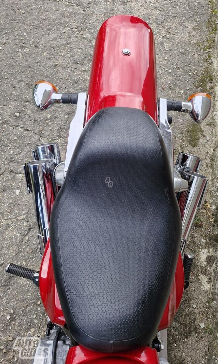 Red Honda VF 1987 in Kaunas, with an engine capacity of 0.75 L and mileage of 10 thousand km for 2250 €, photo 13 on AUTOMOTO.COM.LV