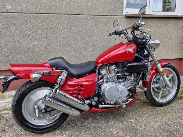 Sarkans Honda VF 1987 Kauņa, ar dzinēja tilpumu 0.70 L un nobraukumu 5 tūkst. km par 2250 €, foto 5 vietnē AUTOMOTO.COM.LV
