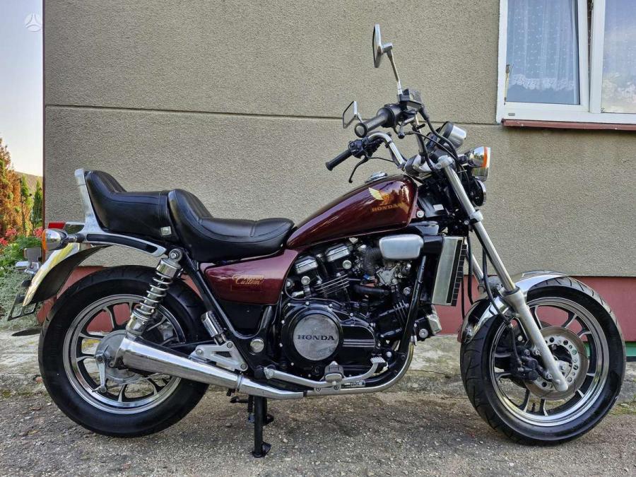 Sarkans Honda VF 1989 Kauņa, ar dzinēja tilpumu 0.75 L un nobraukumu 28 tūkst. km par 1750 €, foto 1 vietnē AUTOMOTO.COM.LV
